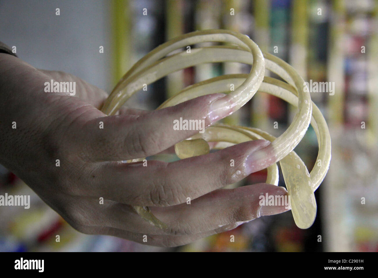 Fantastic fingers How does he play the guitar? Li Jianping is hoping to ...