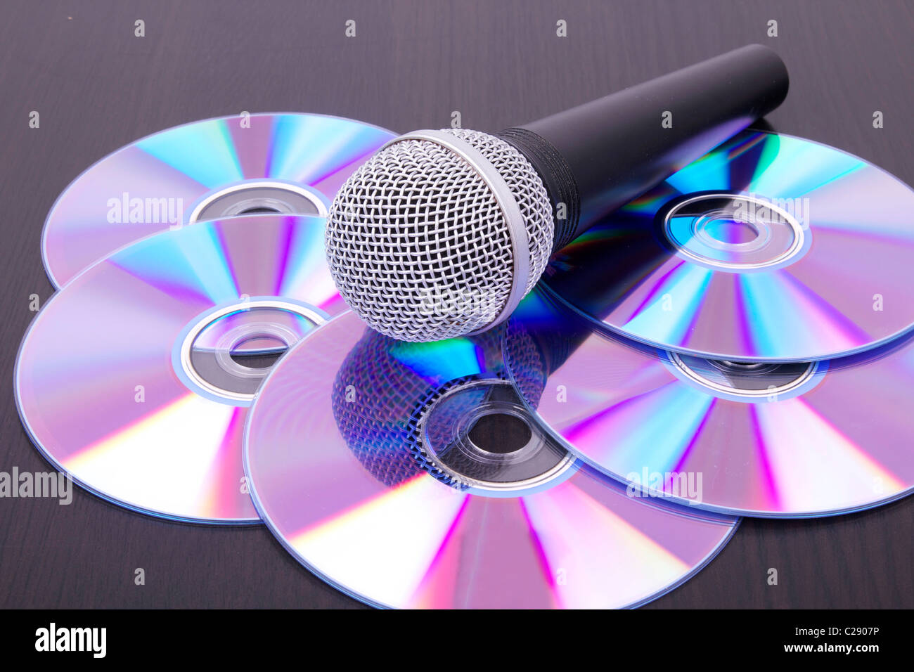 Silver mic hi-res stock photography and images - Alamy