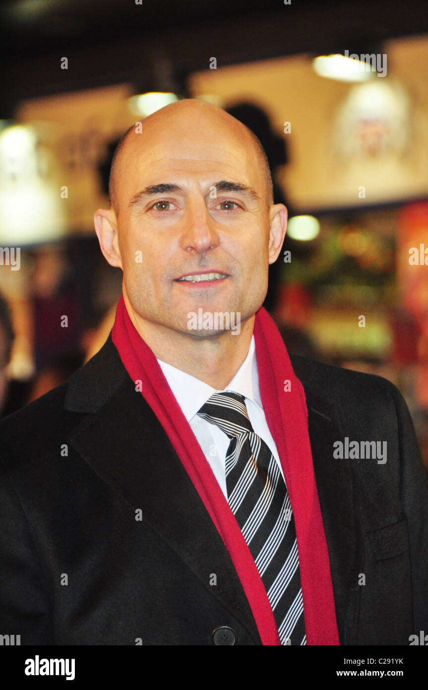 Mark Strong Sherlock Holmes