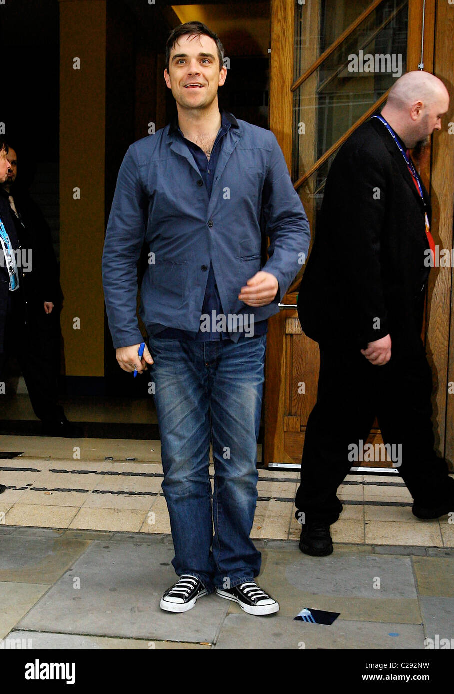 Robbie Williams leaving Broadcasting House London, England - 08.12.09 ...