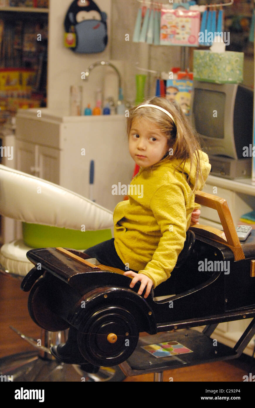 Debra Lee Furness and Hugh Jackmans daughter Ava in a toy shop New York ...