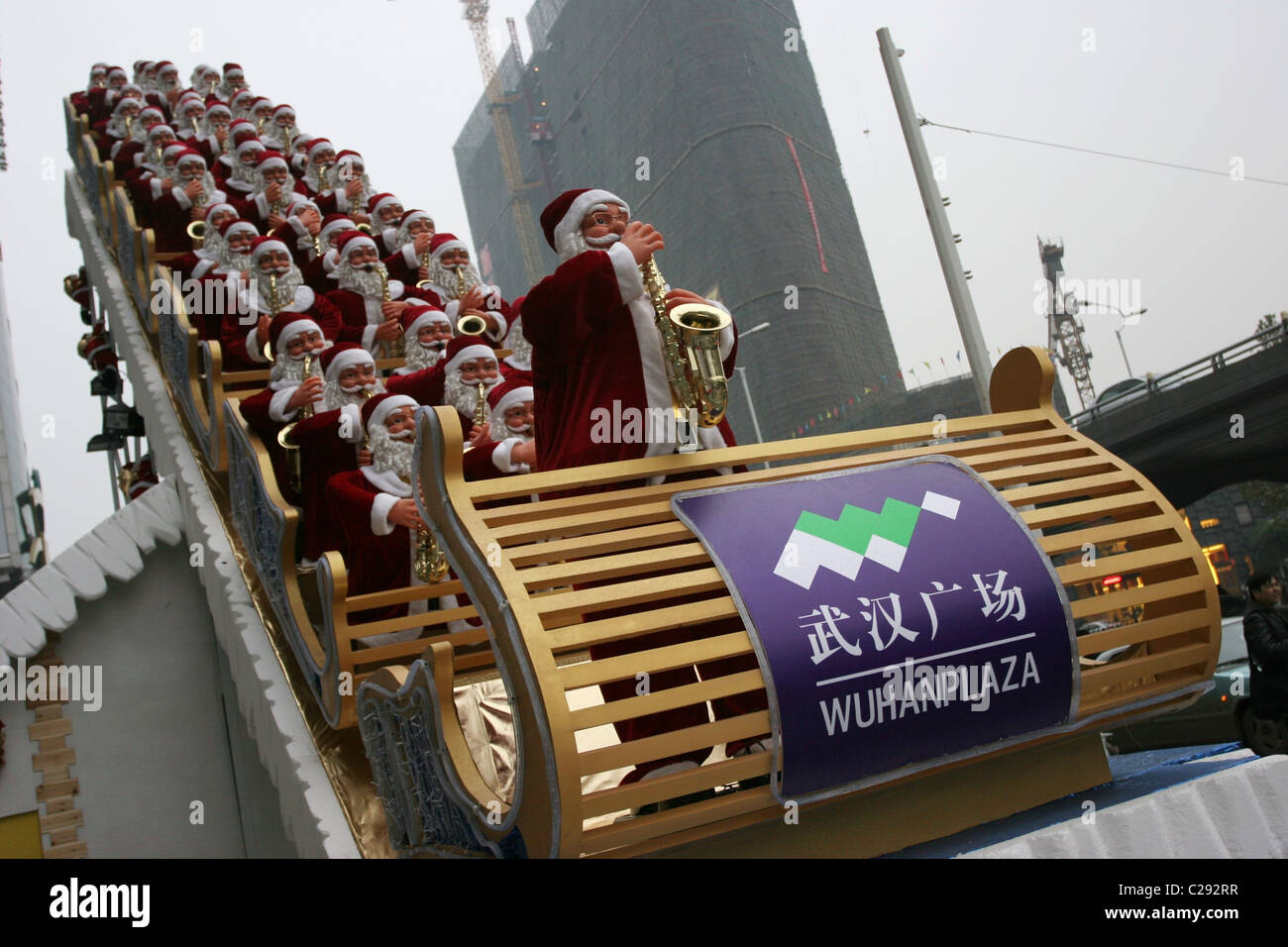 FESTIVE FUN FOR FIGURINES A parade of model Santas enjoys a sleigh ...