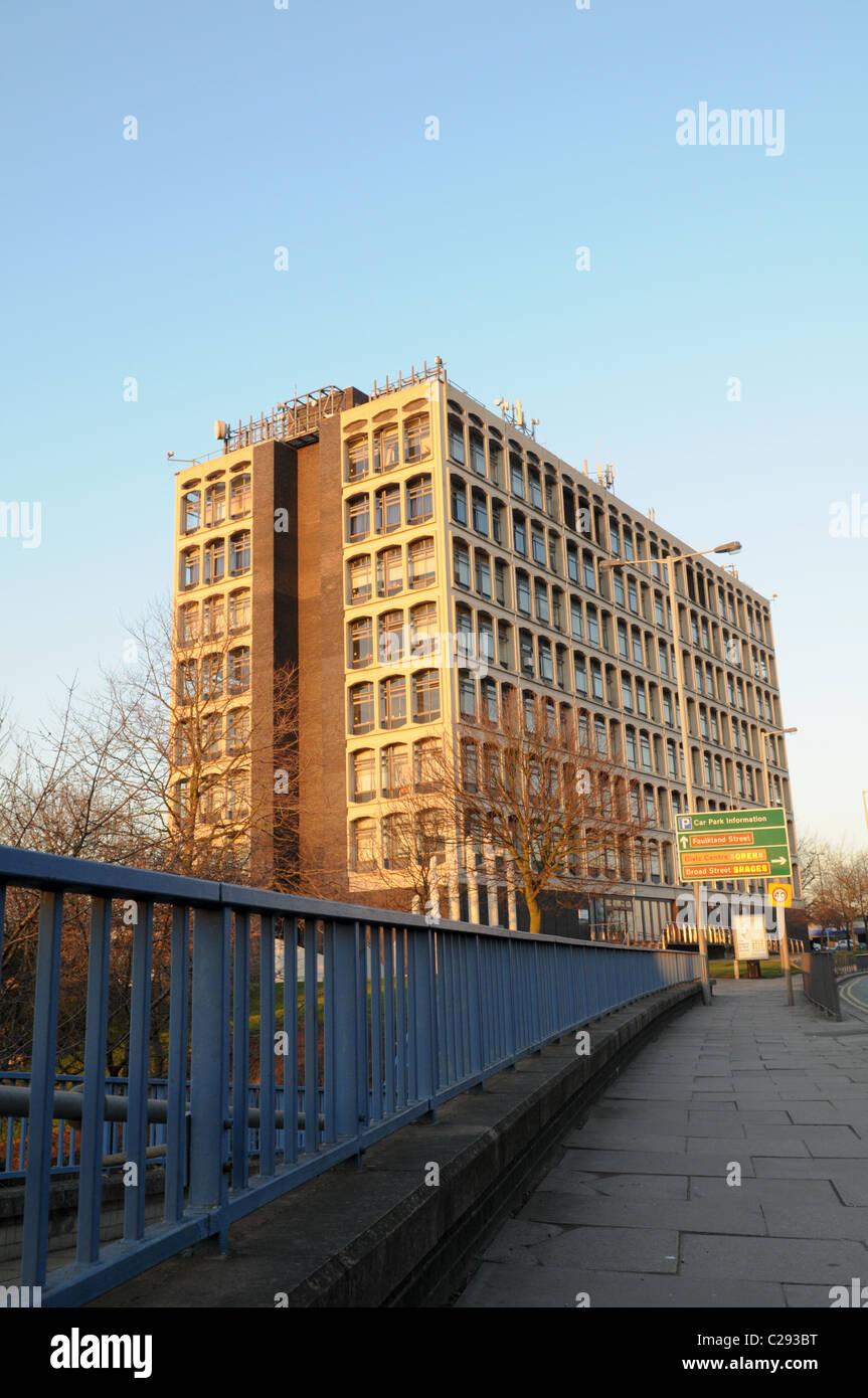 Street scene of Wolverhampton University's ugly 1960s School of Art and ...