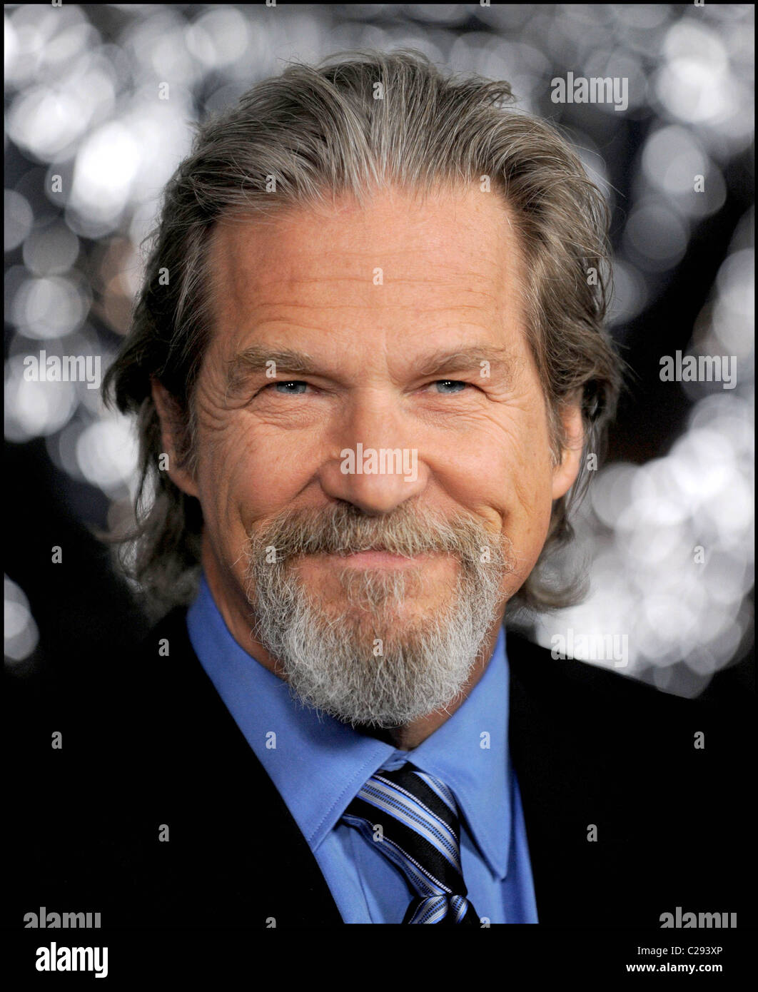 Jeff Bridges arrives at the premiere of 'Crazy Heart' Beverly Hills ...