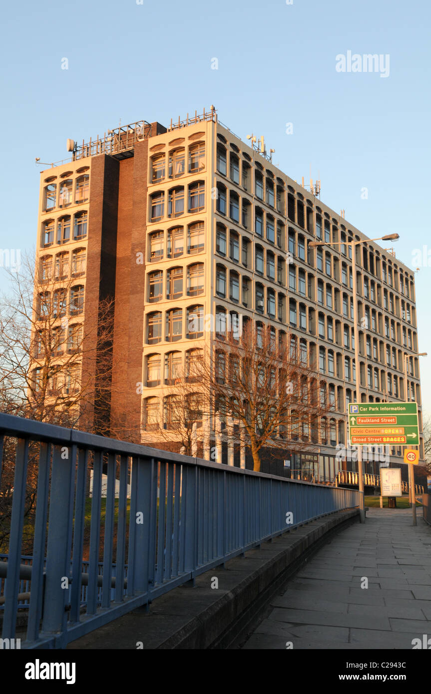 Street scene of Wolverhampton University's ugly 1960s School of Art and ...
