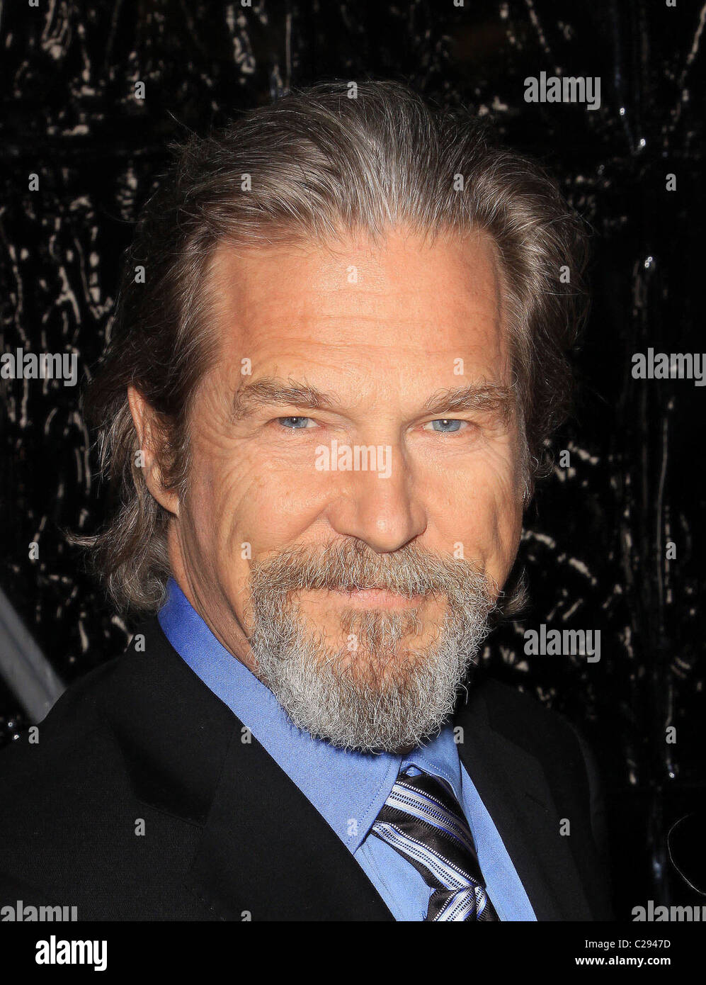 Jeff Bridges arrives for the LA premier of Crazy Heart held at the ...