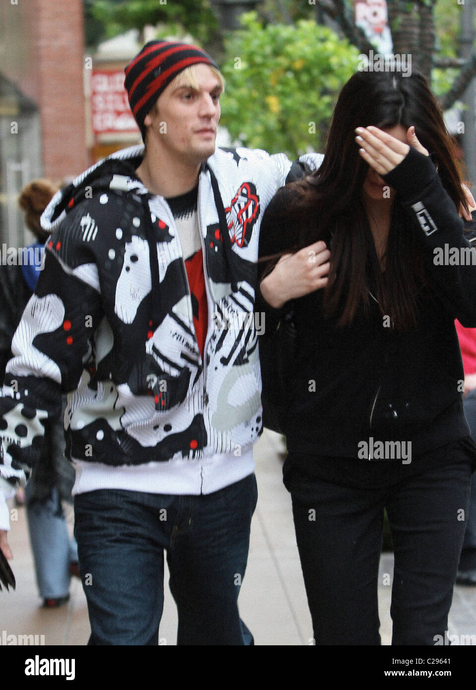 Aaron Carter and his girfriend was spotted shopping with his girlfriend ...