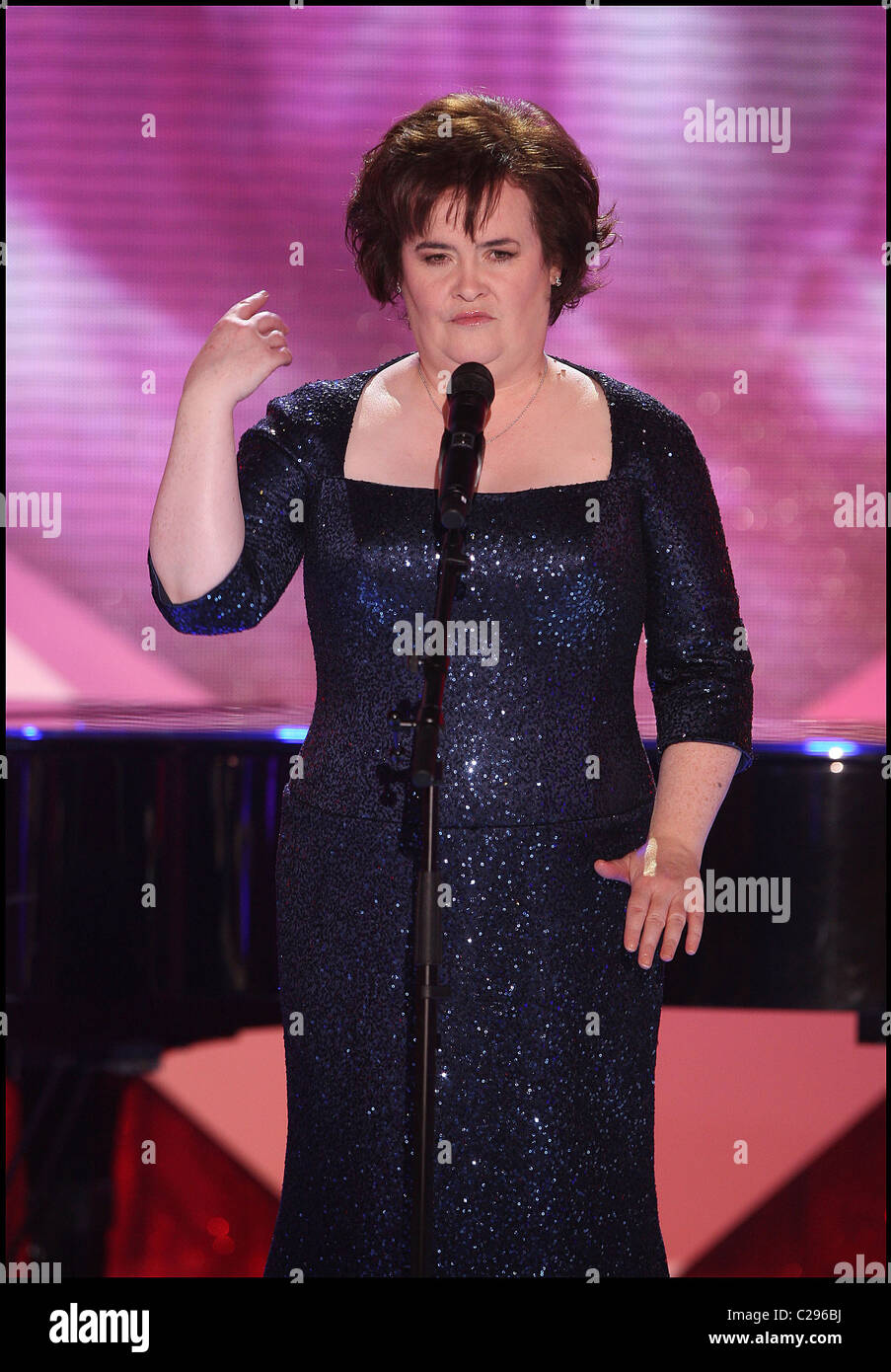 Susan Boyle performing on the French Television show 'Roumanoff C'est ...