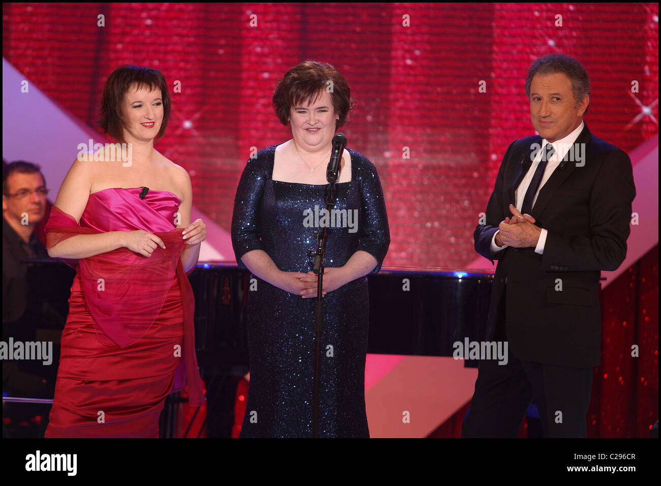Susan Boyle with presenters Anne Roumanoff and Michel Drucker during an ...