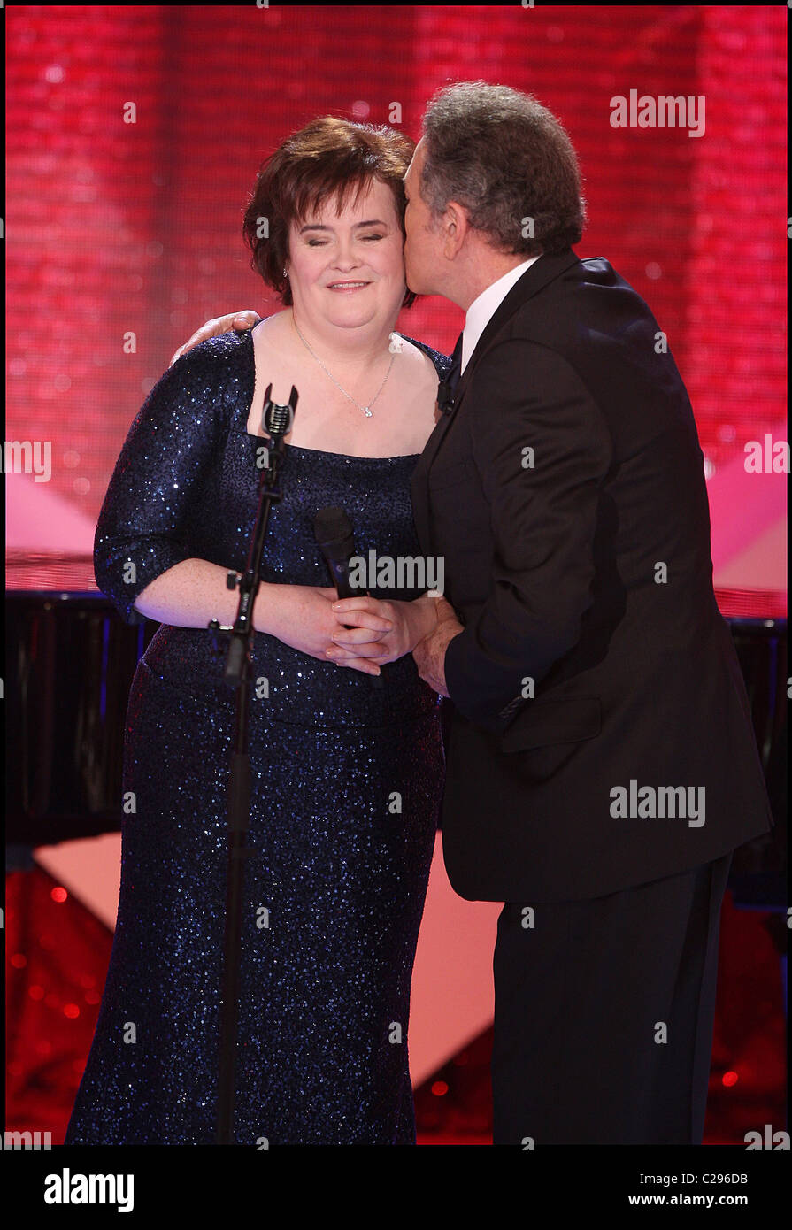 Susan Boyle with presenter Michel Drucker during an appearance on the ...