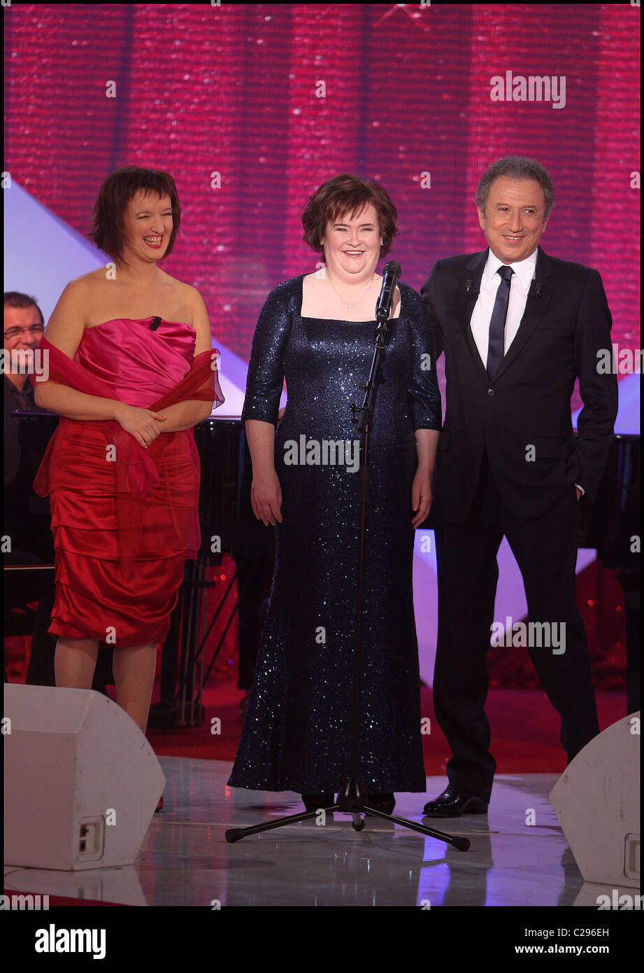 Susan Boyle with presenters Anne Roumanoff and Michel Drucker during an ...