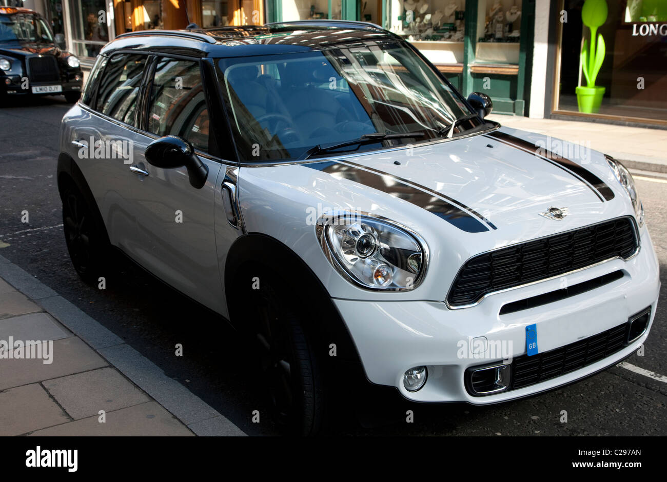4-door Mini Countryman, London Stock Photo - Alamy