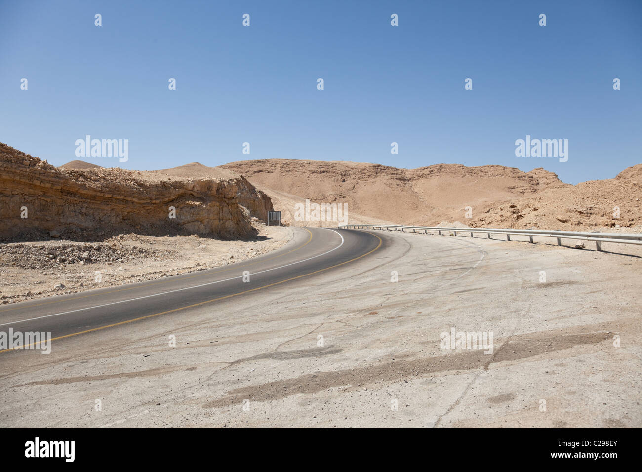 Israeli highway to the Dead Sea Stock Photo - Alamy