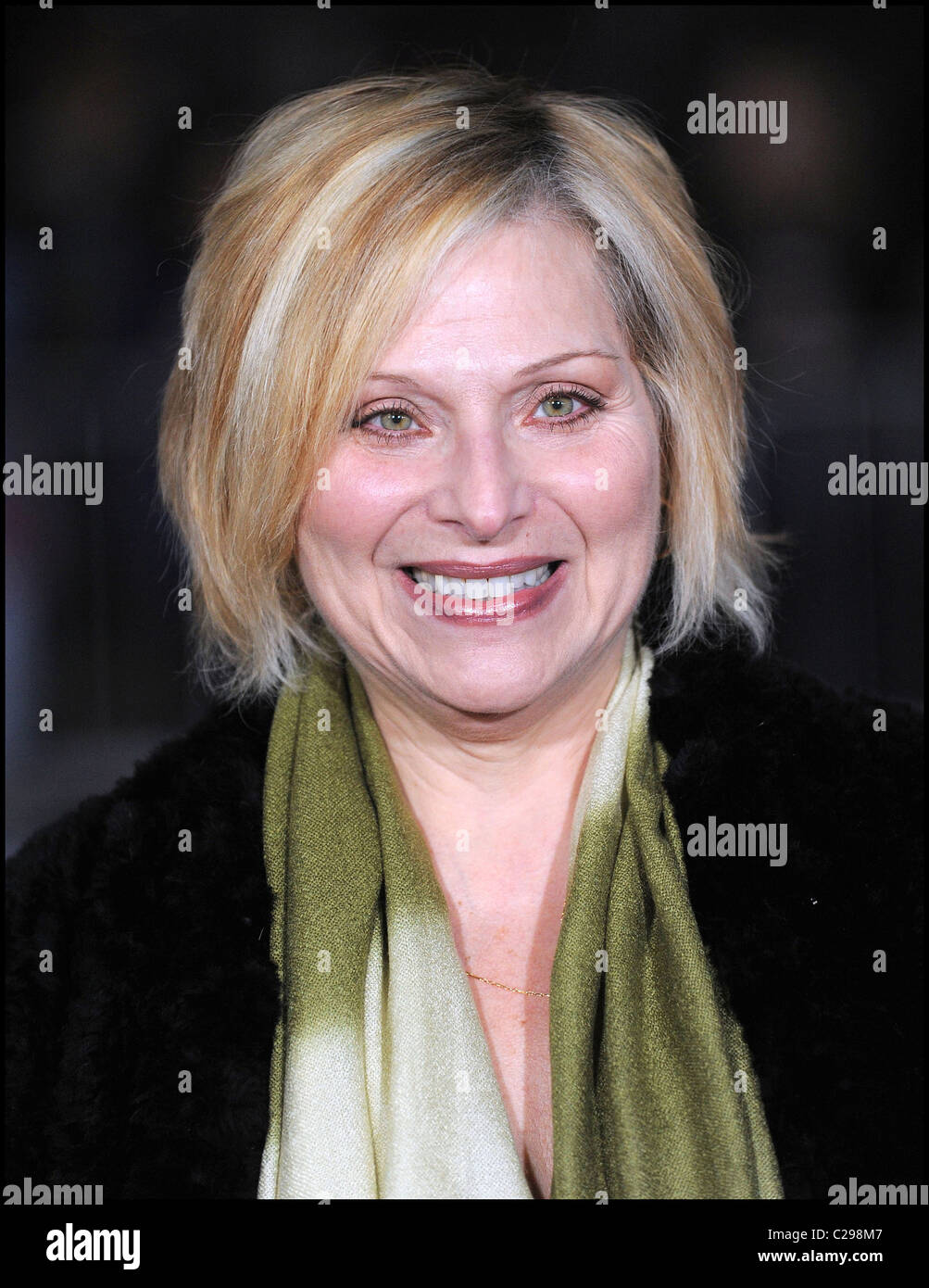 Roslyn Kind Los Angeles Premiere of 'Nine' held at Mann Village Theatre ...