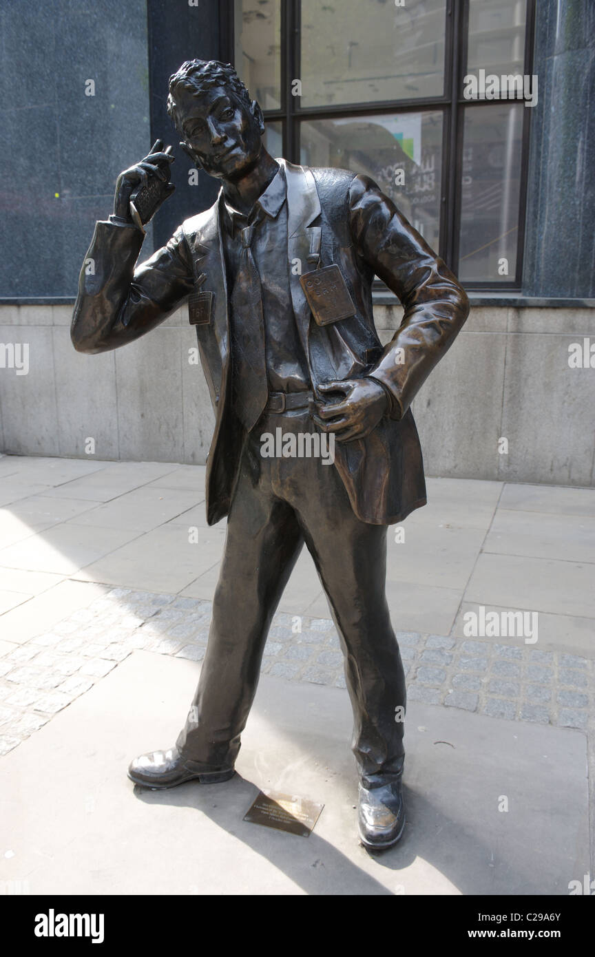 Yuppie trader sculpture statue hi-res stock photography and images - Alamy