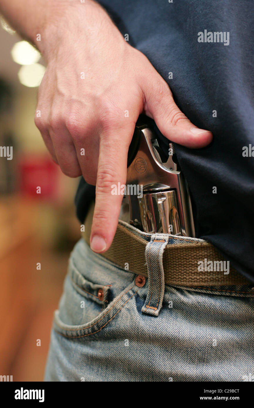 Man reaching for gun Stock Photo - Alamy