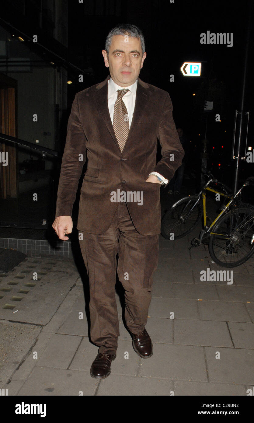 Rowan Atkinson is forced to call for roadside assistance after the ...