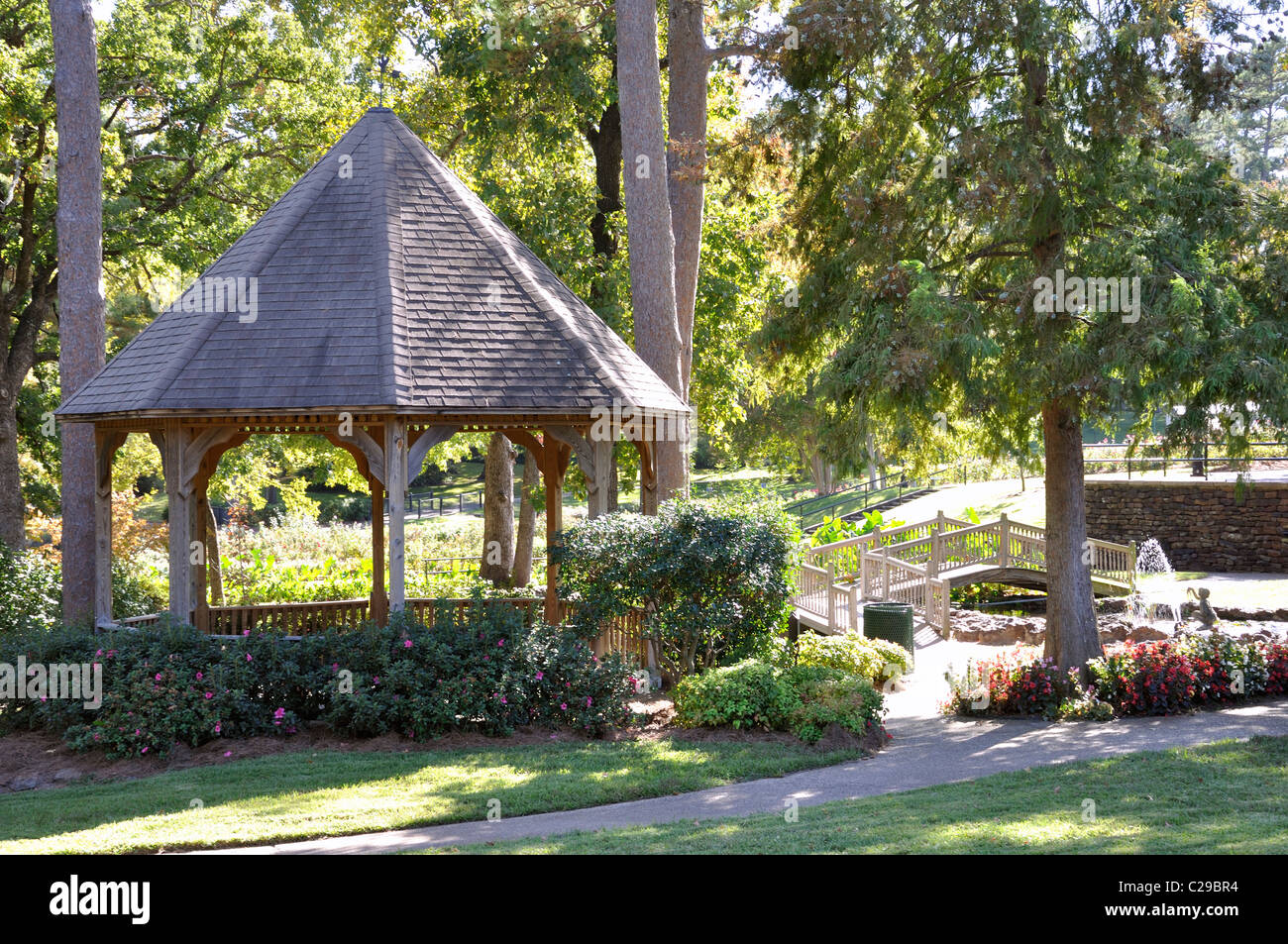Rose Garden, Tyler, Texas - largest rose garden in the US Stock Photo ...