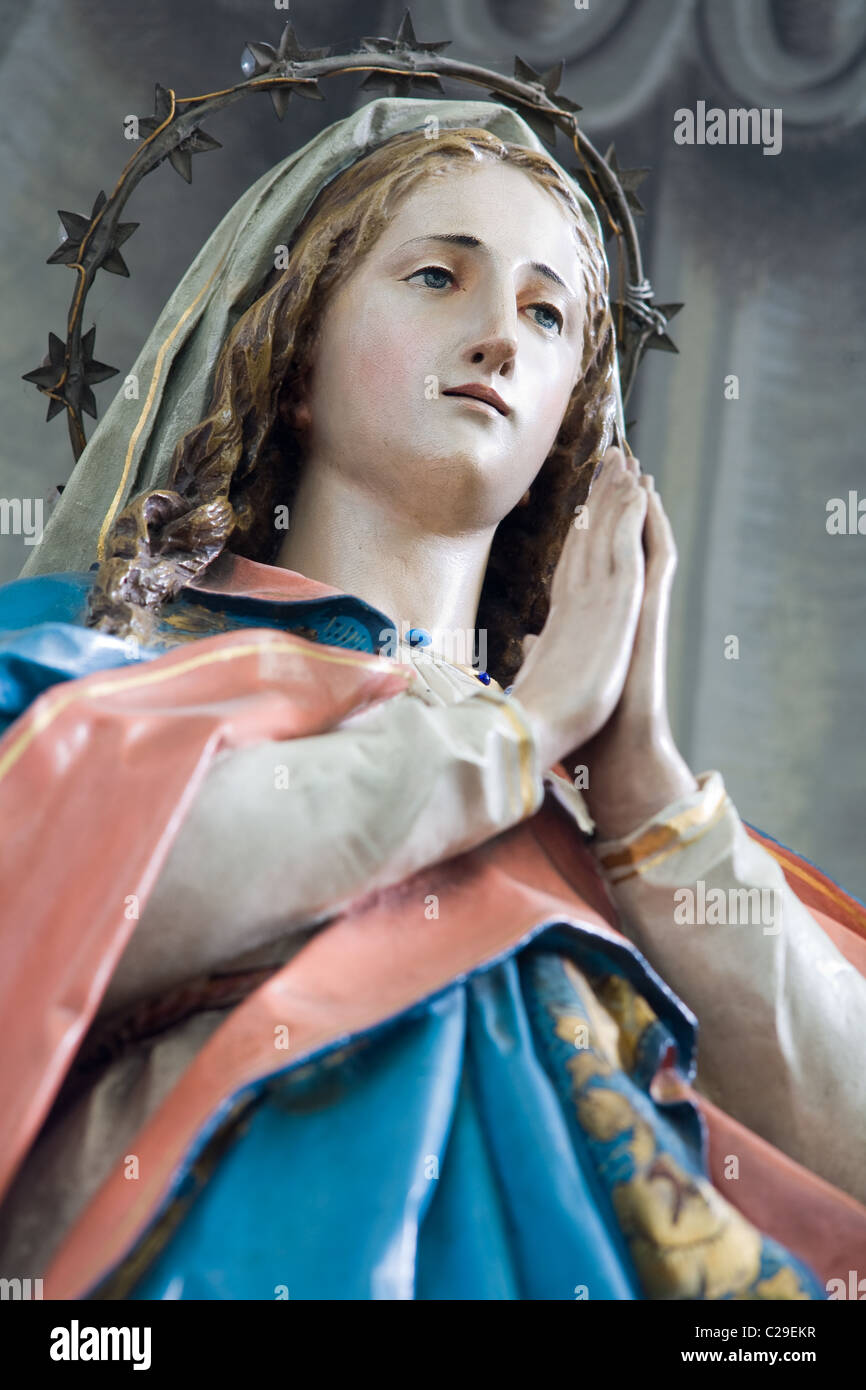 Mary praying hi-res stock photography and images - Alamy