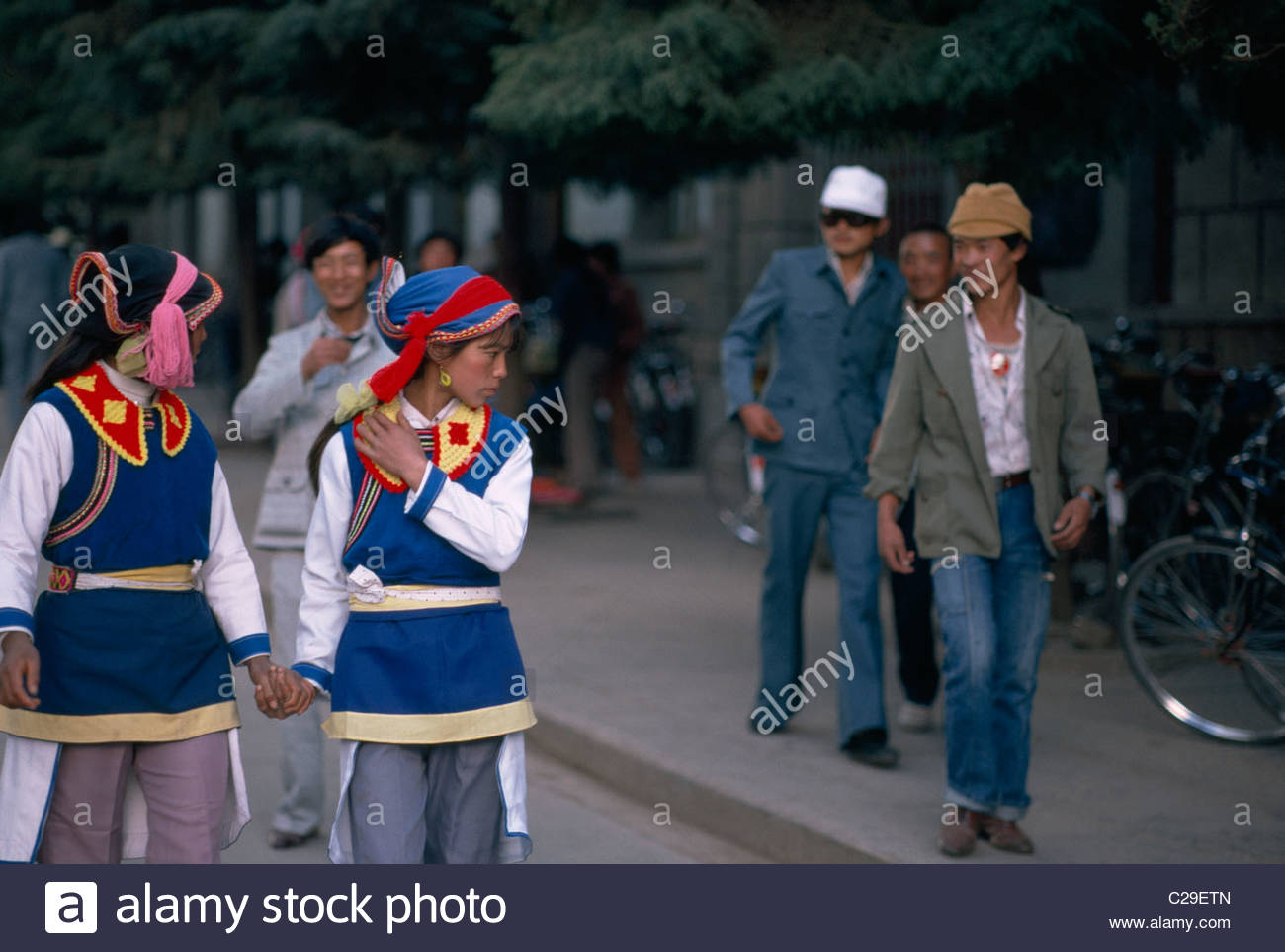 Men Ogling Women Stock Photos & Men Ogling Women Stock Images - Alamy