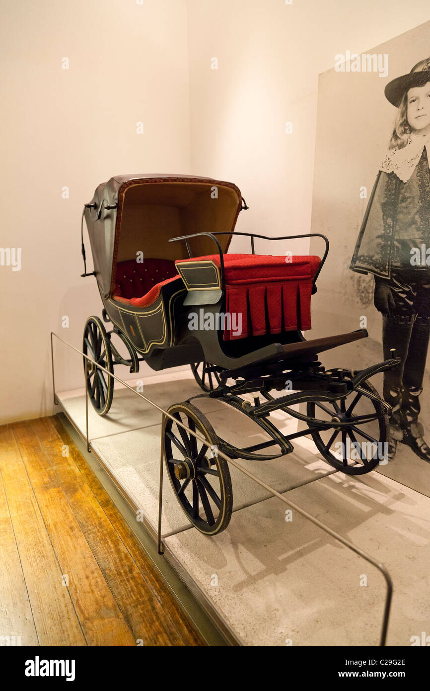 Cabriolet for a child (19th cent - 2nd half). National Coach Museum ...