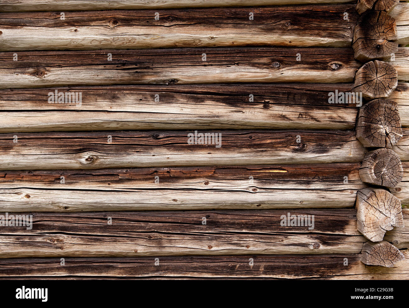 A background texture of a log cabin wall Stock Photo - Alamy