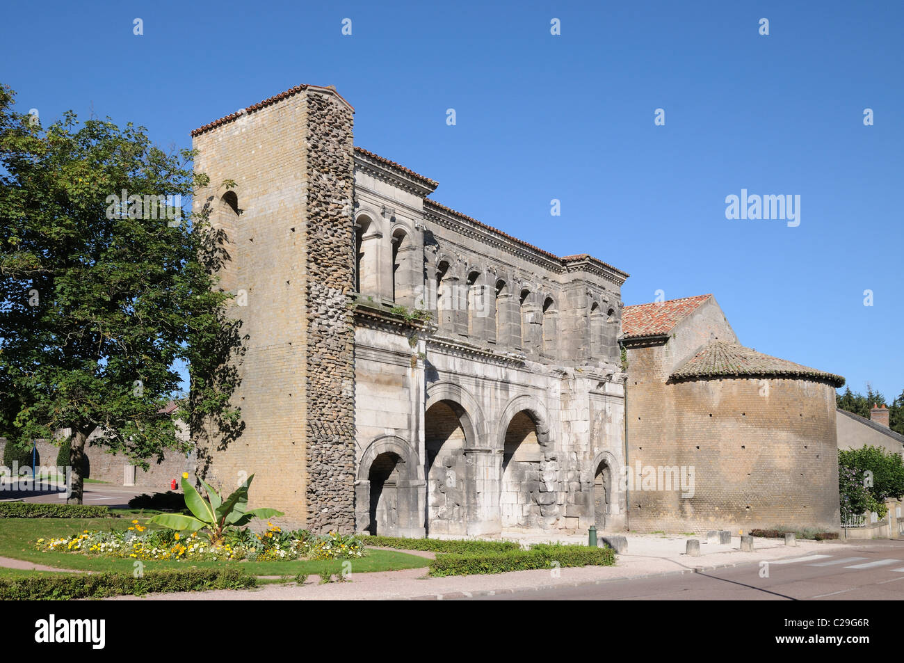 Roman gate hi-res stock photography and images - Alamy
