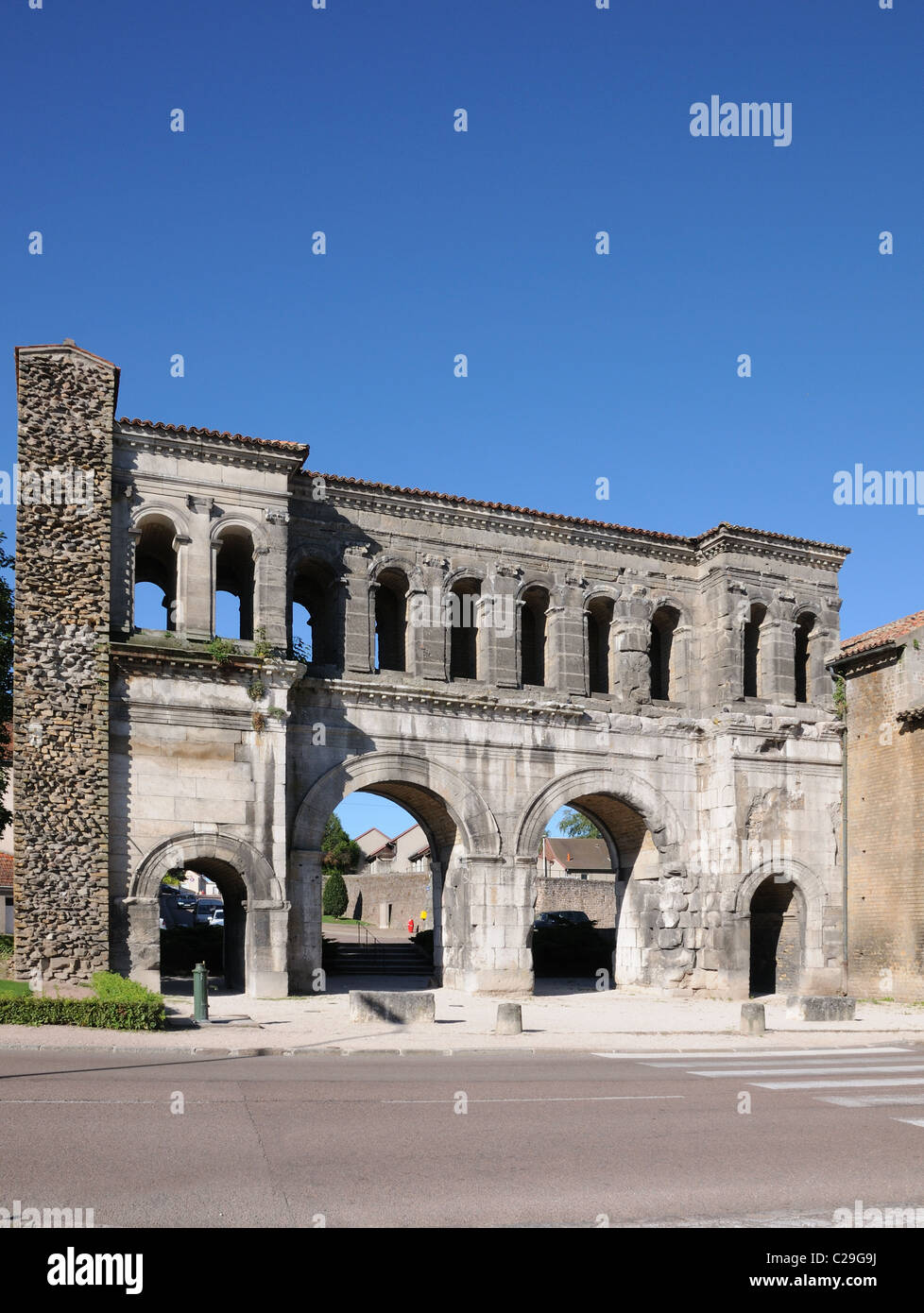 ROMAN GATE “PORTE ST ANDRE” AUTUN BURGUNDY FRANCE 0P Stock Photo - Alamy