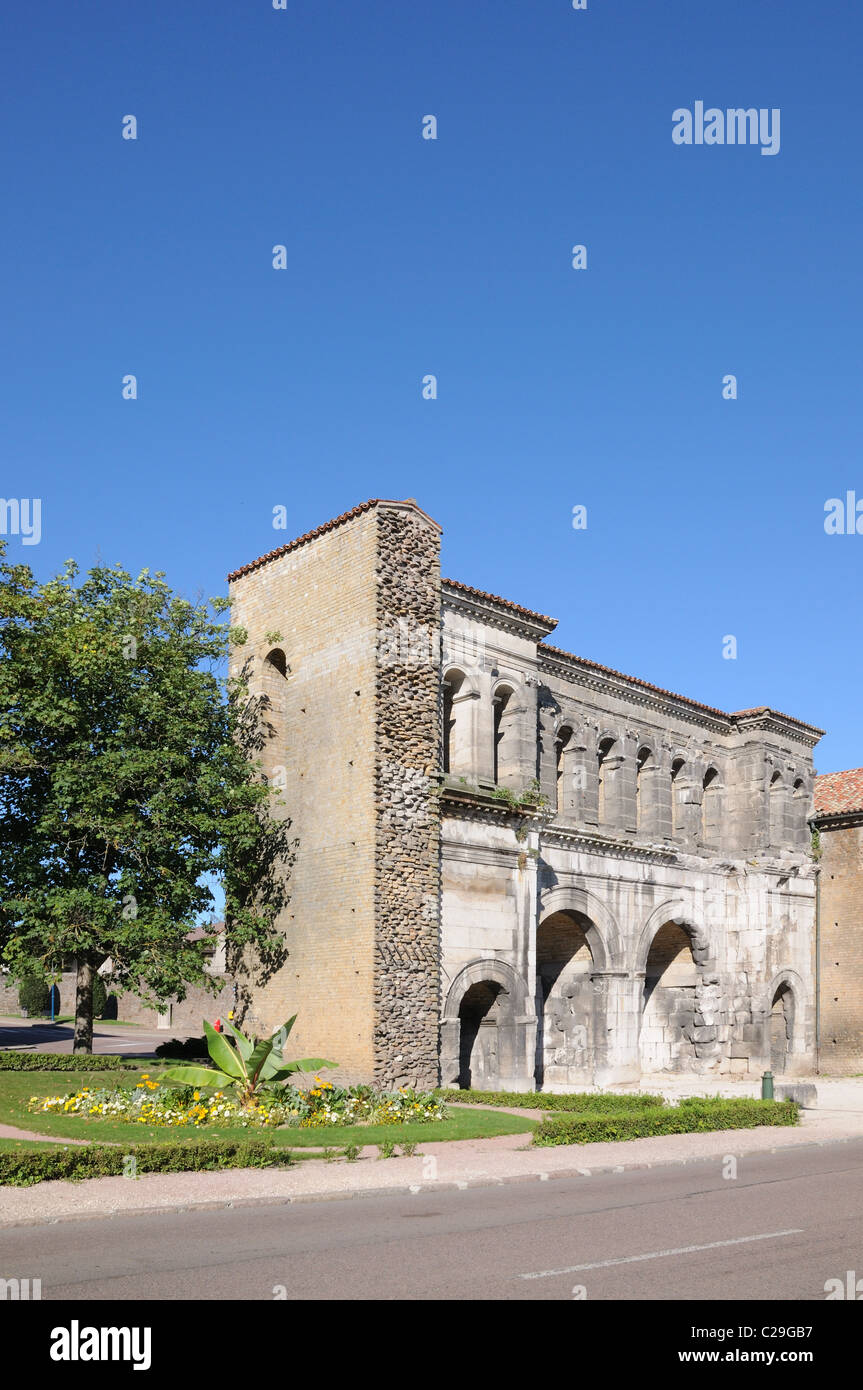 Roman gate hi-res stock photography and images - Alamy