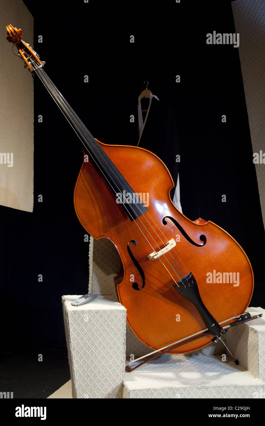 Christopher Hunter stars in "The Double Bass", a one man play opening ...