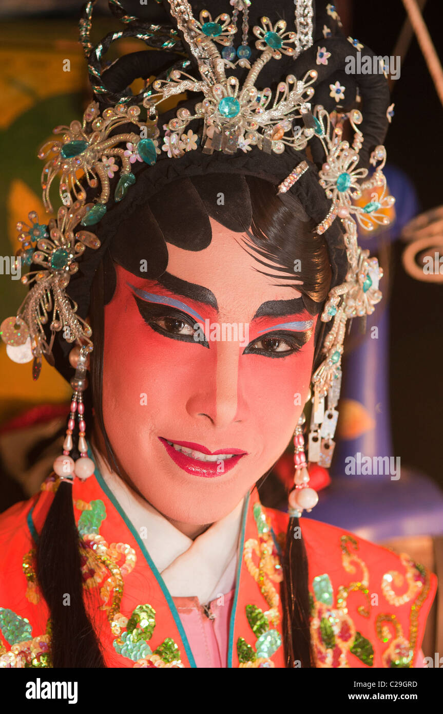 Chinese opera performer backstage in Bangkok, Thailand Stock Photo - Alamy