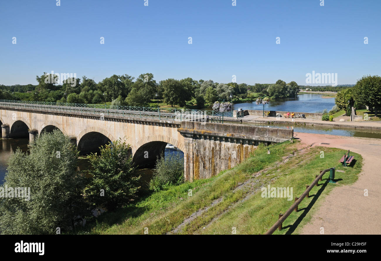 Bridge over the loire hi-res stock photography and images - Alamy