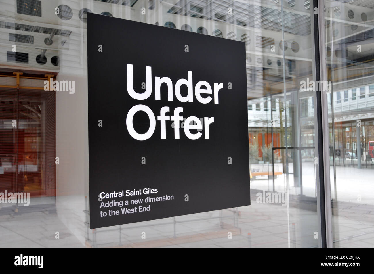 London retail hi-res stock photography and images - Alamy