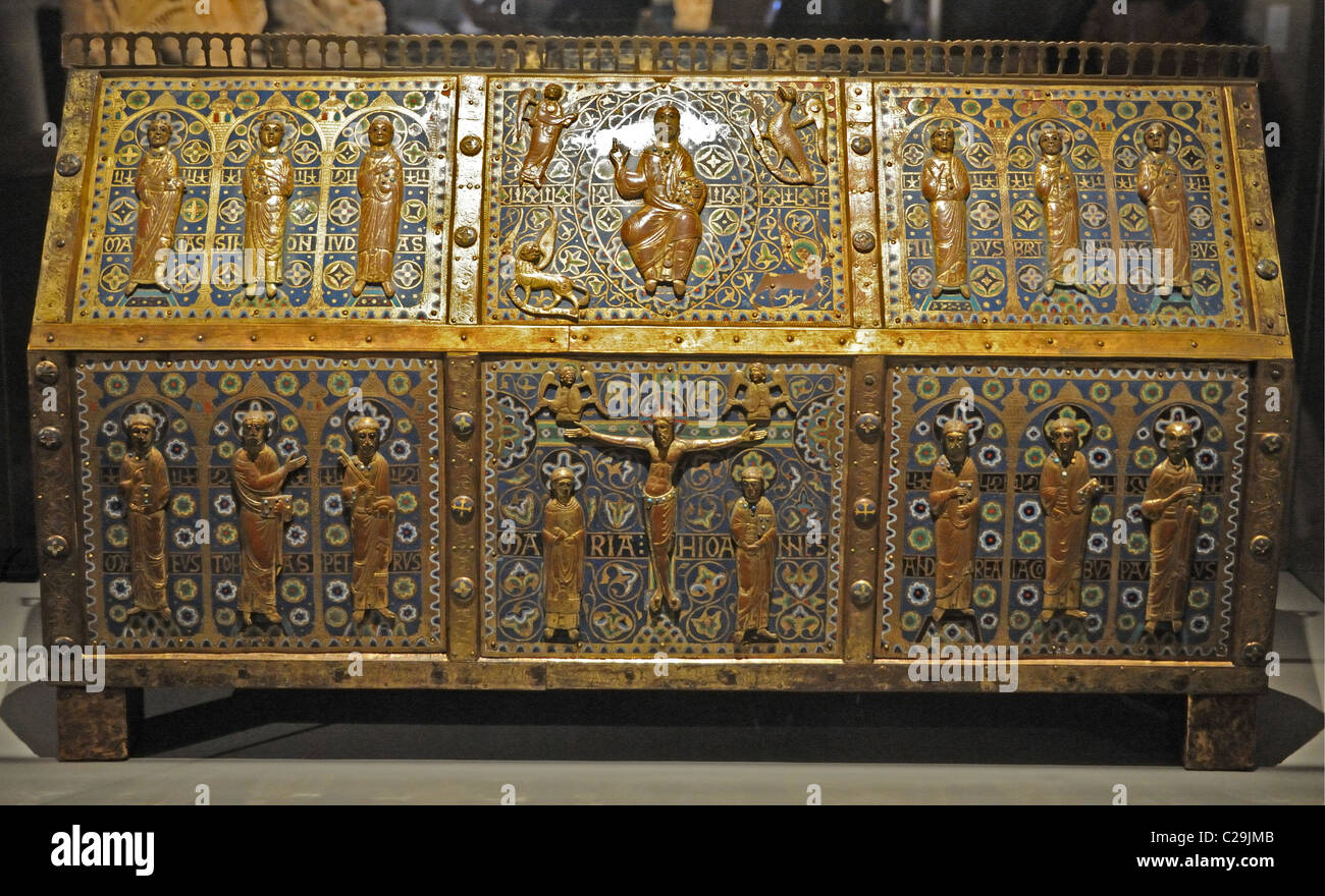 Medieval chest hi-res stock photography and images - Alamy