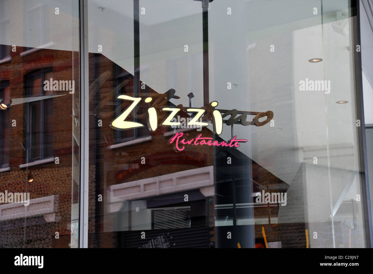 St giles london hi-res stock photography and images - Alamy