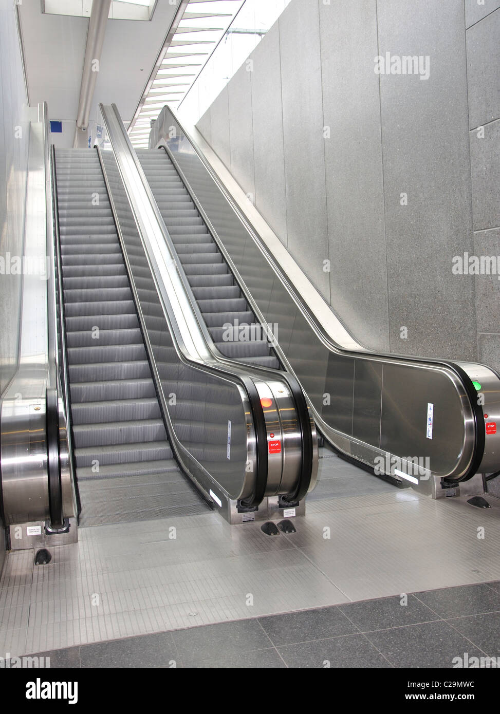 2 escalators hi-res stock photography and images - Alamy