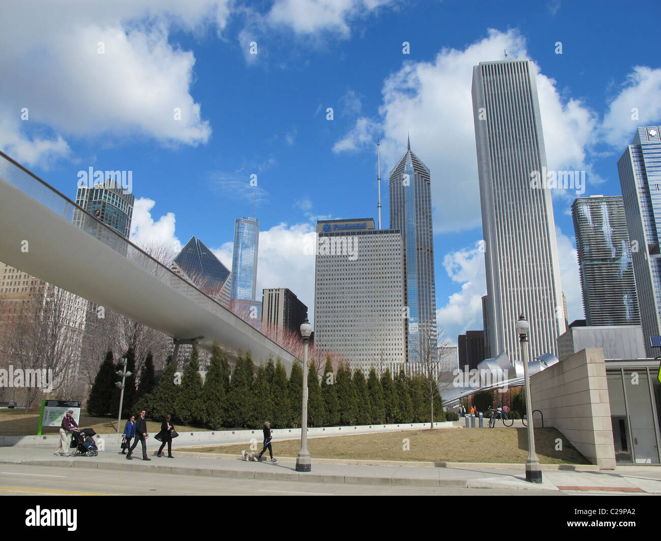 USA Illinois IL Chicago Midwest skyline millennium park people walking ...