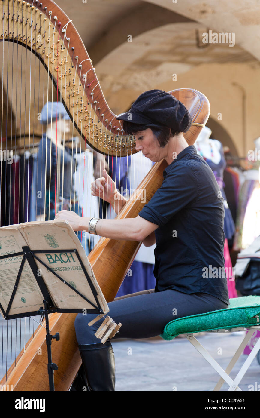 Female harp hi-res stock photography and images - Alamy