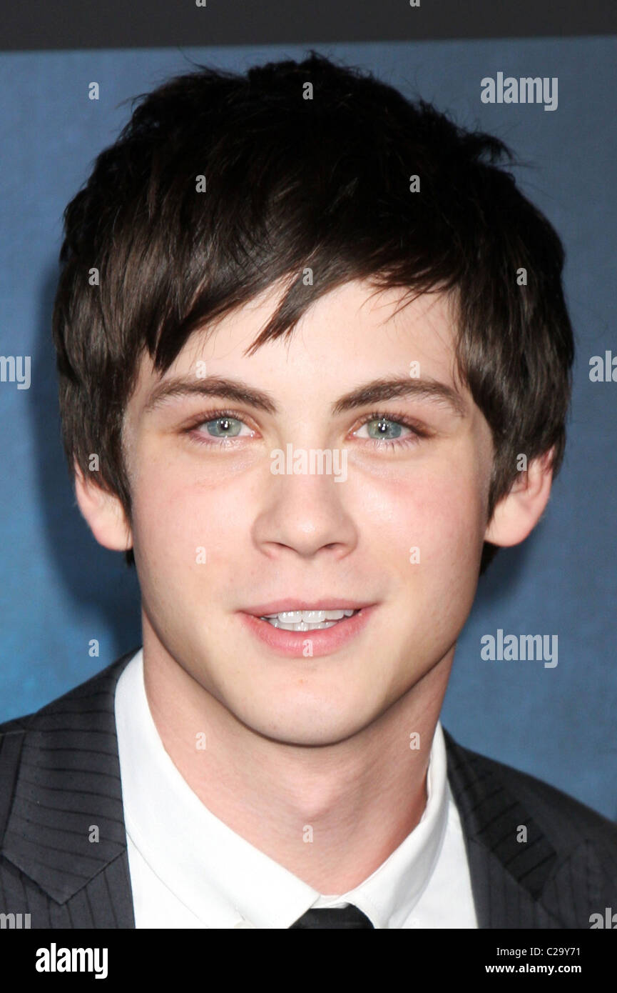 Logan Lerman Los Angeles Premiere of "Avatar" held at the Grauman's ...