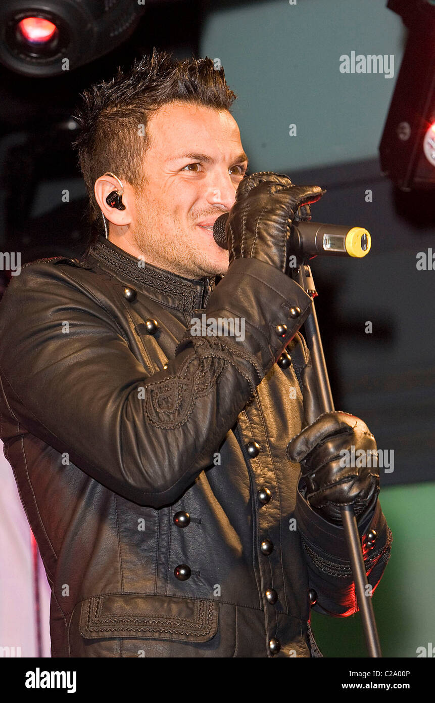 Peter Andre performing live at a free concert, sponsored by Coca Cola ...