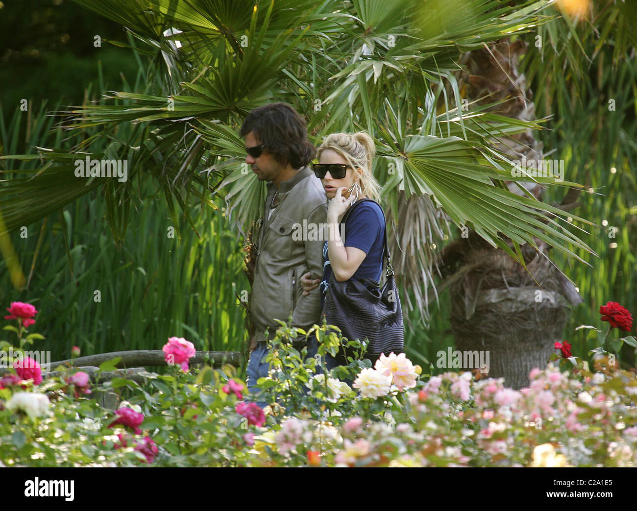 Shakira and fiance Antonio de la Rua The couple arrived in Uruguay to ...