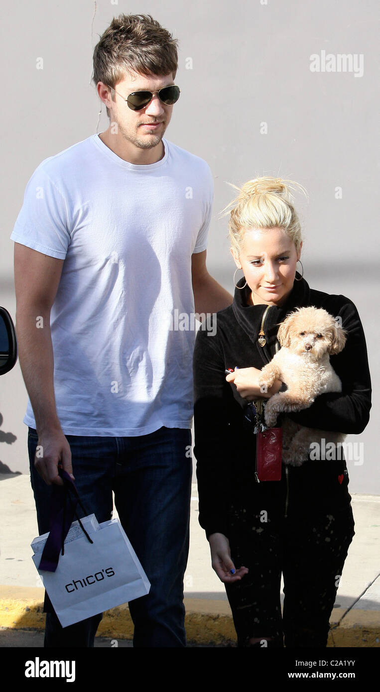 Ashley Tisdale Boyfriend 2009