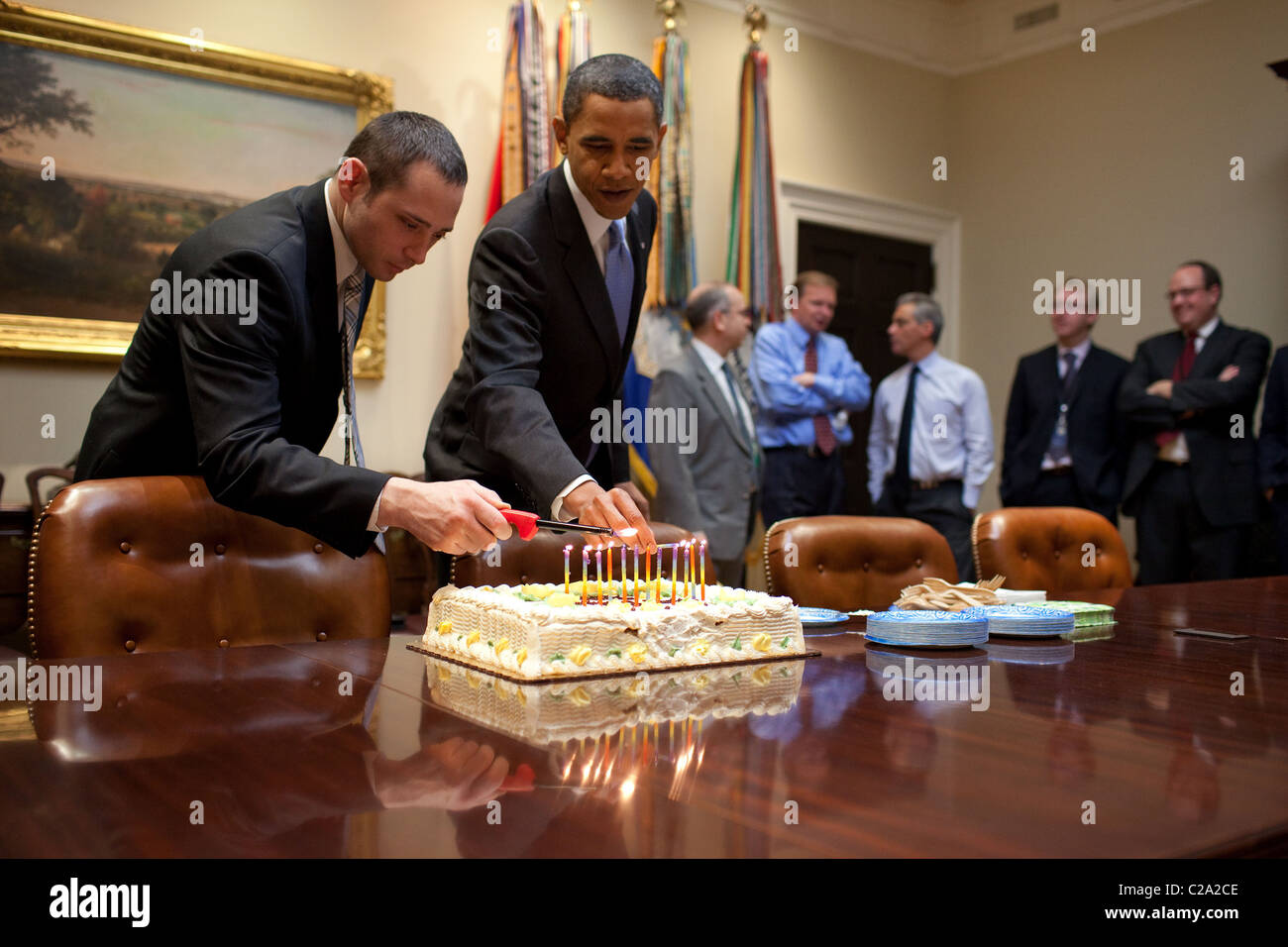 President Barack Obama and Oval Office Valet Raymond Rogers light ...