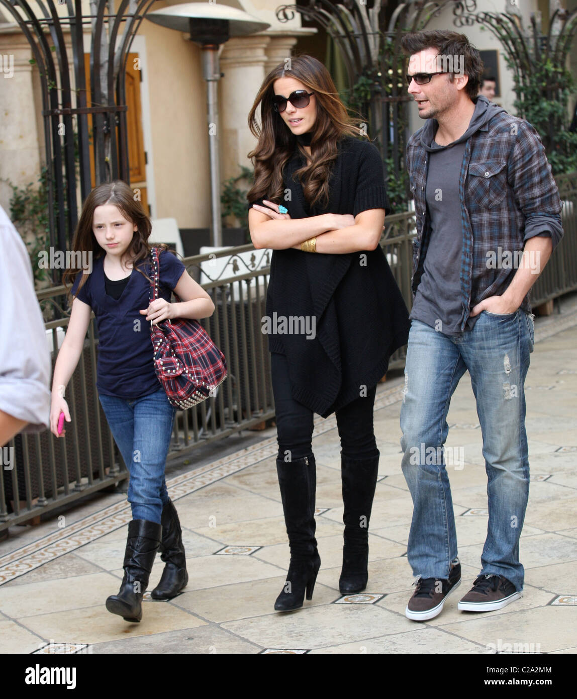 Kate Beckinsale, Len Wiseman and her daughter Lily Mo Sheen go shopping ...