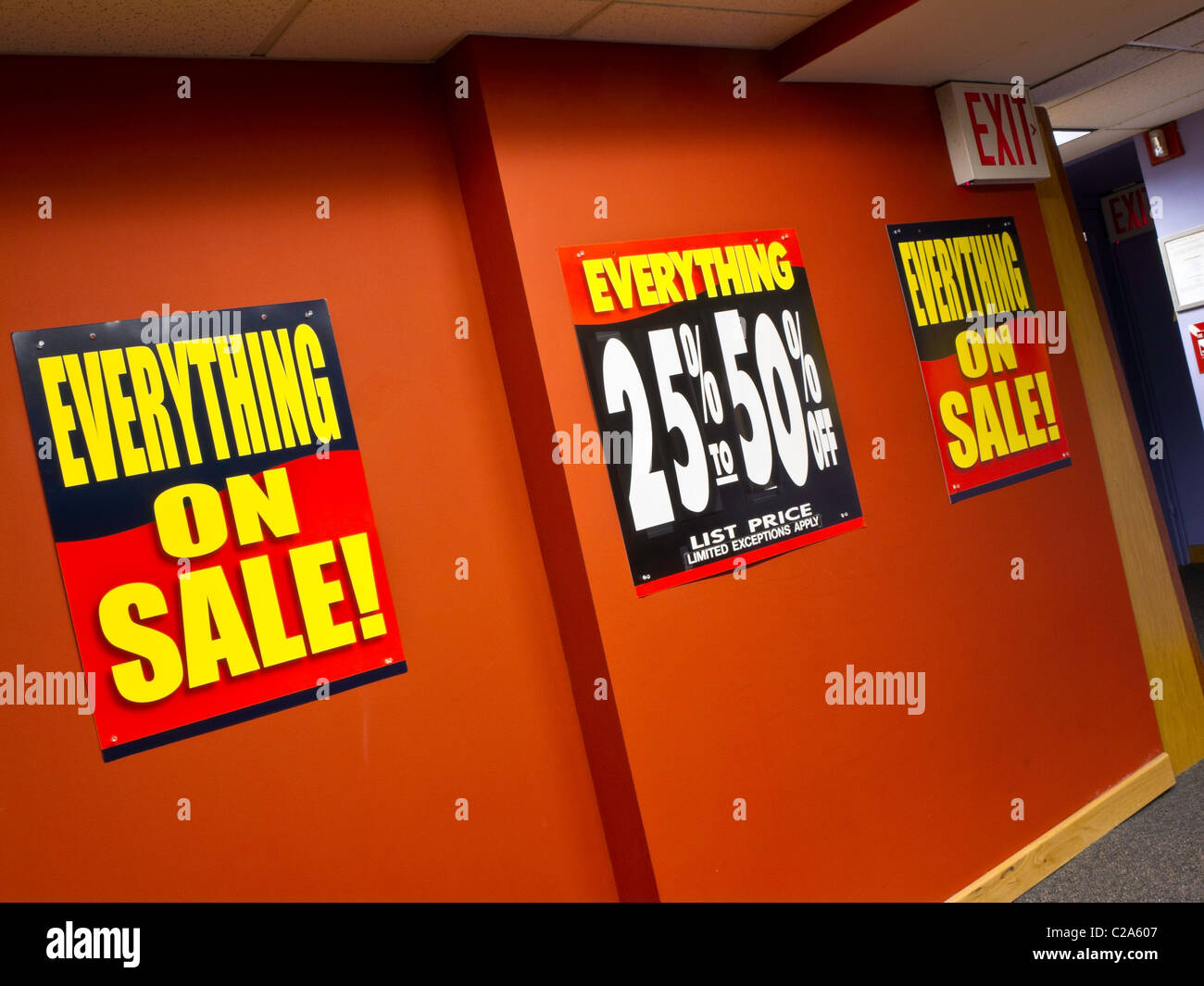 Going Out of Business Signage Stock Photo - Alamy