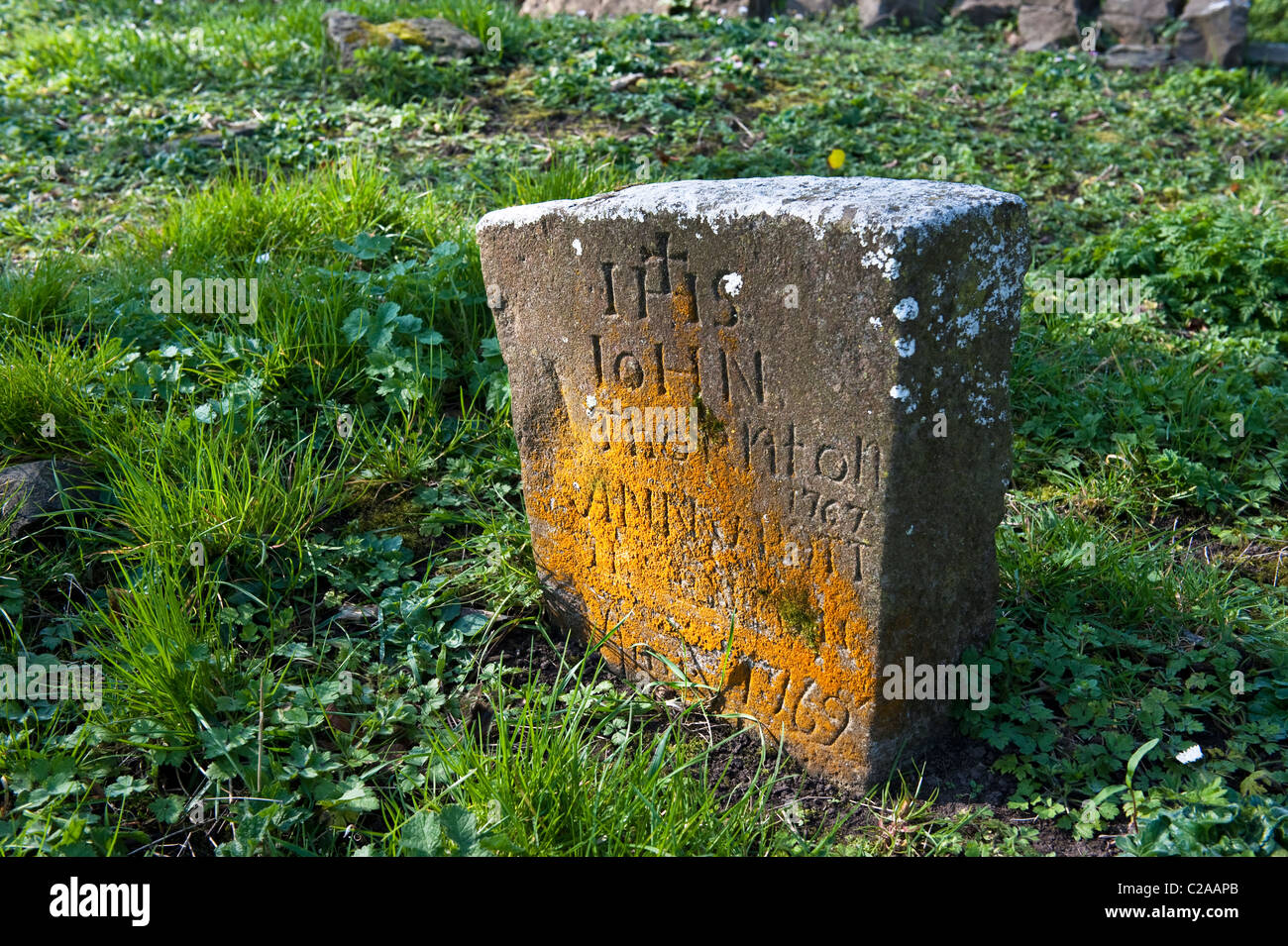 Gravestone 1700s hi-res stock photography and images - Alamy