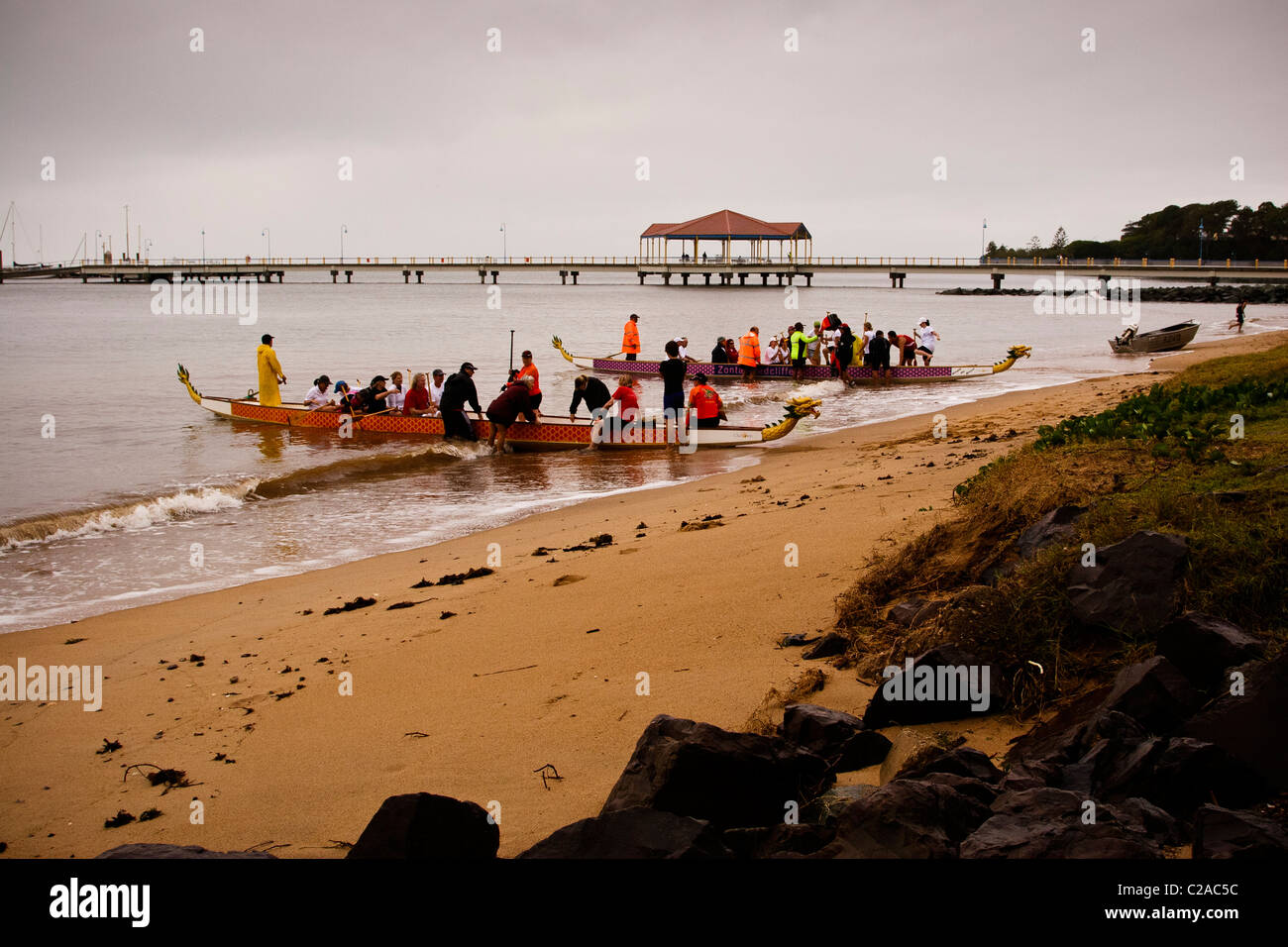 Dragon boat racing at Redcliffe Stock Photo - Alamy