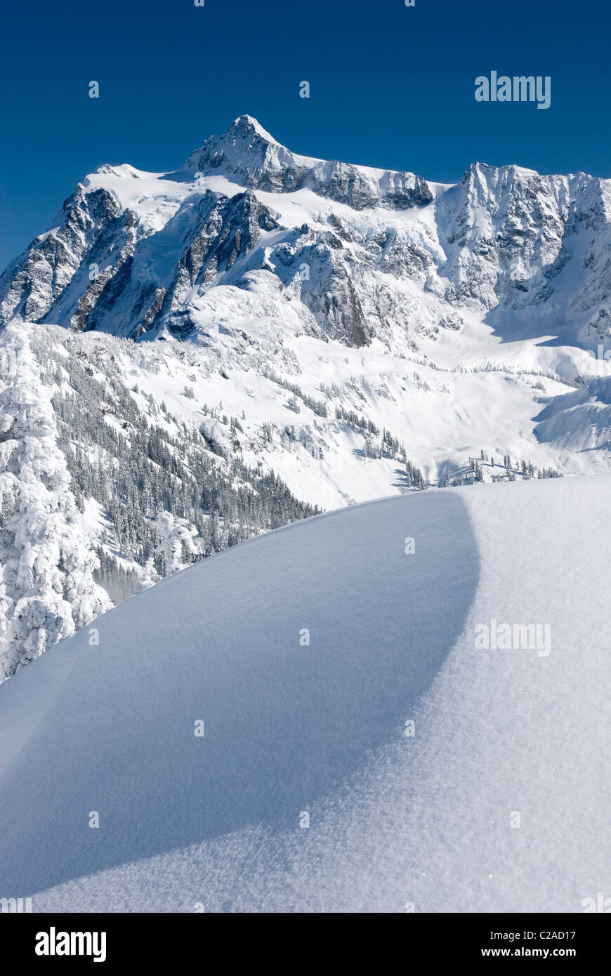 Mount shuksan winter mountains cascades hi-res stock photography and ...