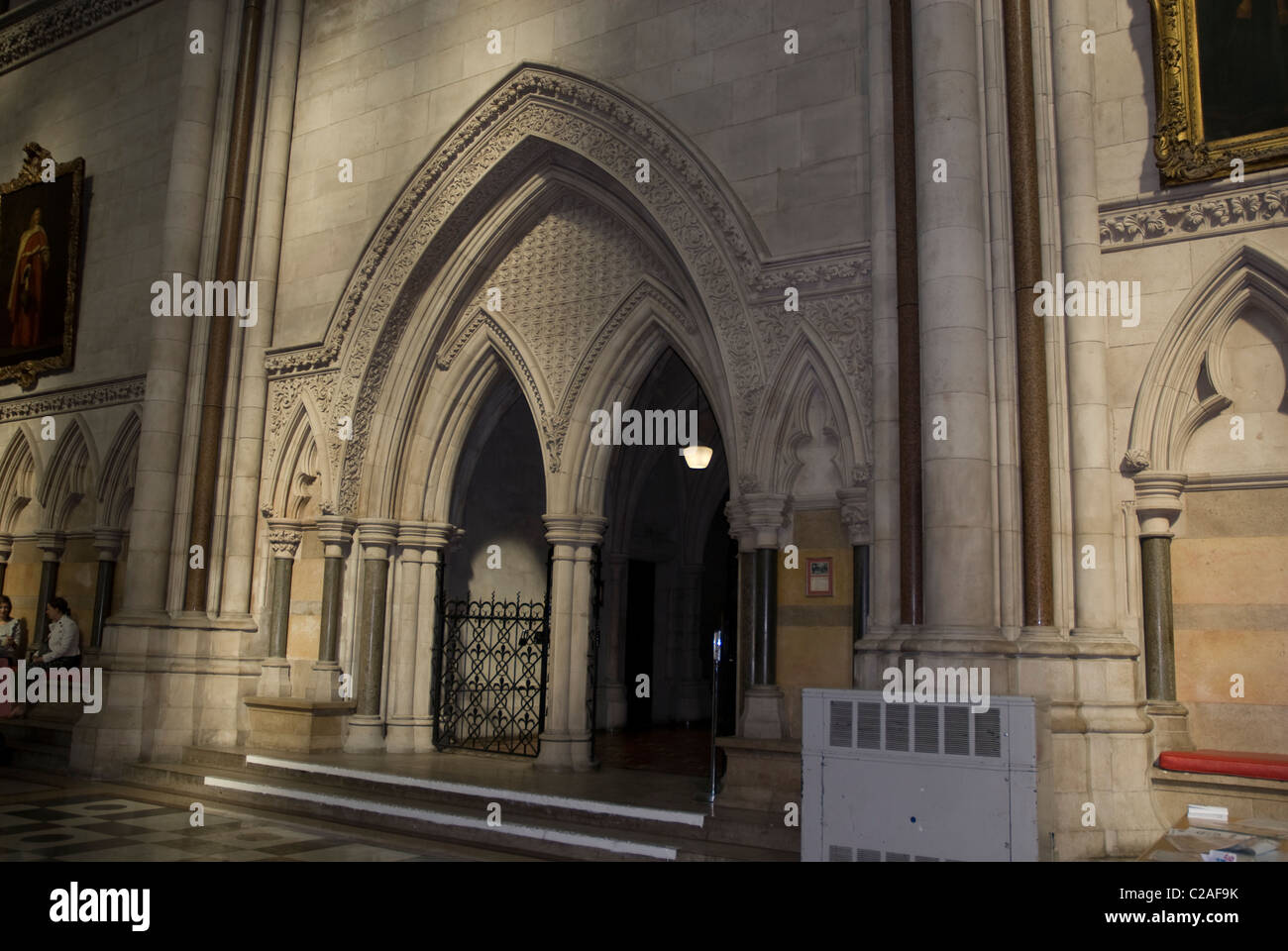 Royal courts of justice interior hi-res stock photography and images ...