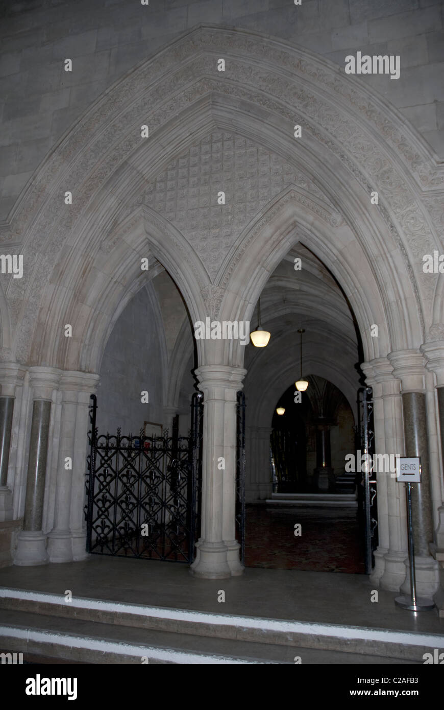 The royal court of justice interior hi-res stock photography and images ...